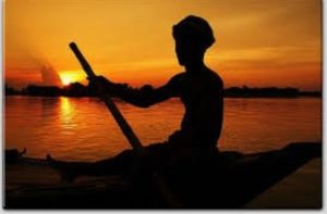 The Little Man In The Boat - SIZZLE WITH SOPHIA - SuzyKnew